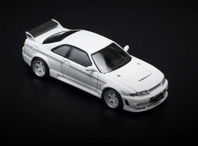 1:64 Scale. Nissan GT-R R33 Nismo 400R White - Motorfocus Diecast Models